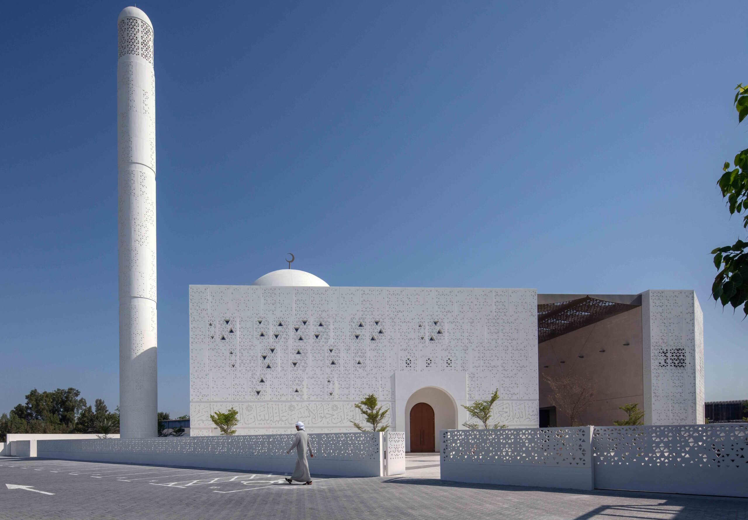 Mosque of the Late Abdulkhaliq Gargash - Dezign Ark