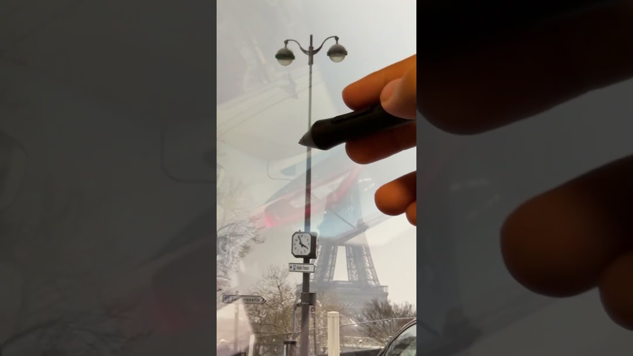 Remove IMPOSSIBLE Reflections in Photoshop! #Shorts - Dezign Ark